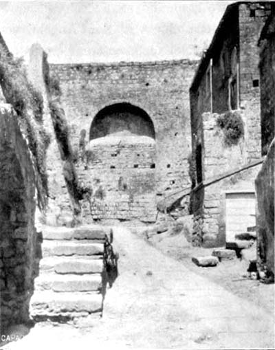 Era murata, poi abbattuta la muratura perché non l'hanno chiamata Porta ...